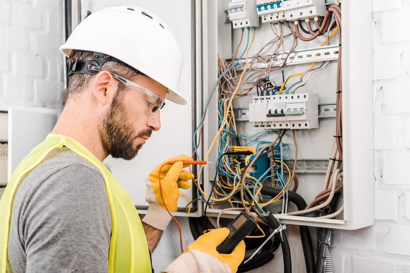 Electricians in Gowanbrae - Give us a Call Now for Free Quote